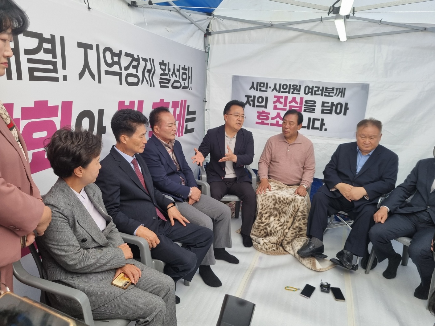 여권 인사들 ‘단식 4일째’ 최민호 세종시장 찾아 격려