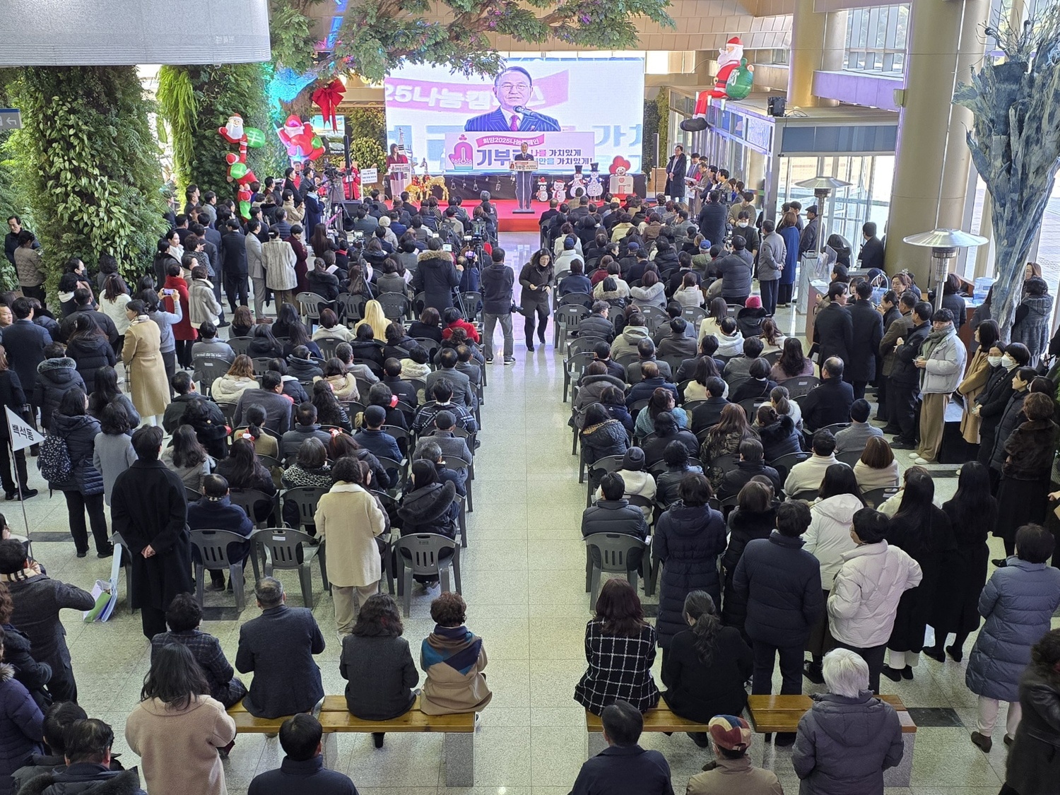 충남 천안시, ‘희망2025나눔캠페인’ 순회모금… 참여 줄이어